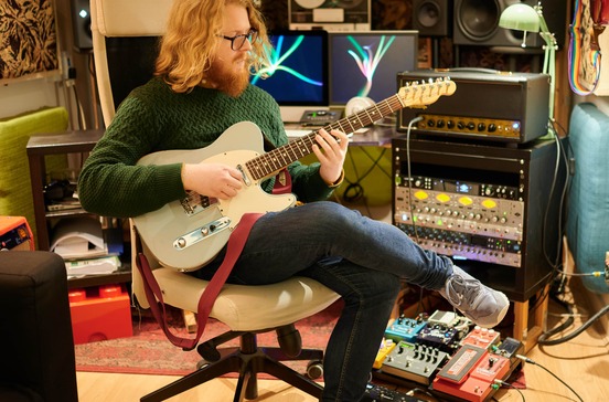 Tom Peters tour around Trapdoor Studios, Liverpool